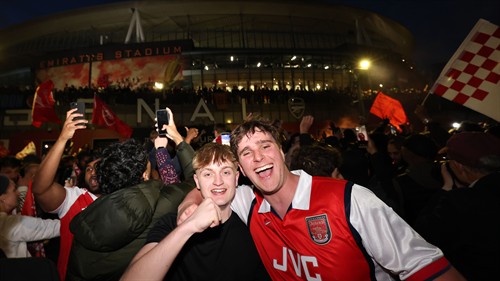 Let the party begin! Arsenal fans descend on Emirates Stadium for wild ...